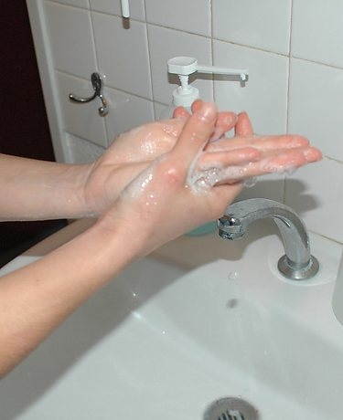 Hand hygiene – when and how should it be done? | Nursing Times