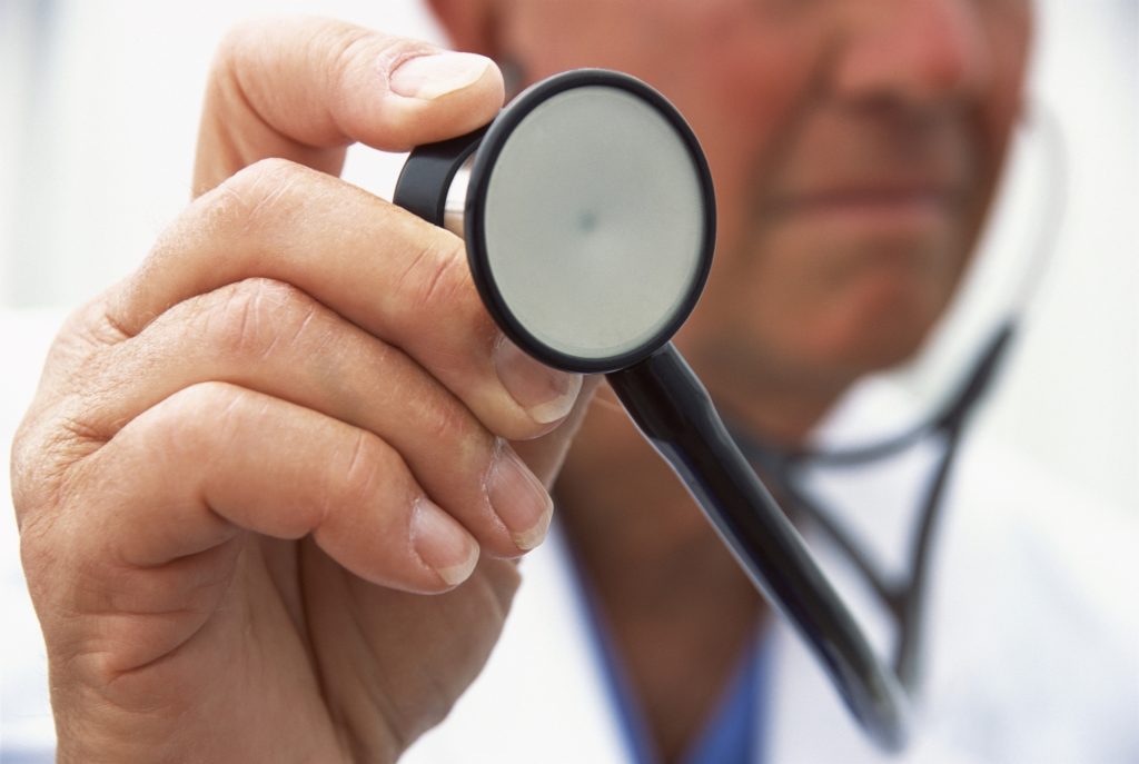 Dirty stethoscopes 'spread bugs', warns study