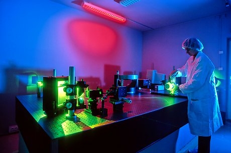 New light therapy treatment destroys breast cancer cells | Nursing Times