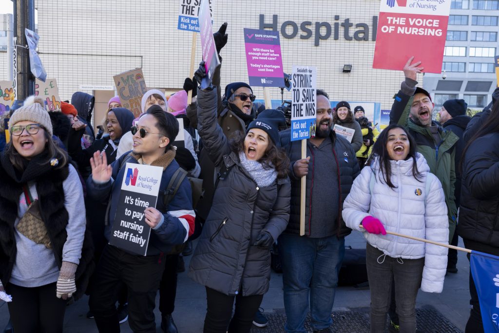 Government pushes ahead with rolling out ‘unworkable’ anti-strike law ...