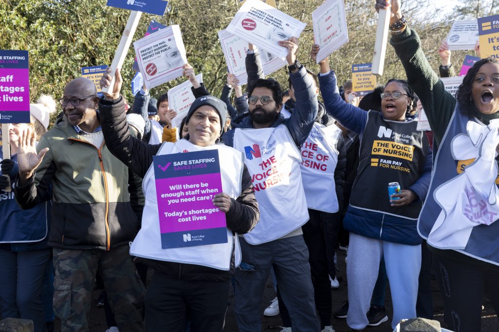 RCN members return to picket line for two days of pay strikes | Nursing ...