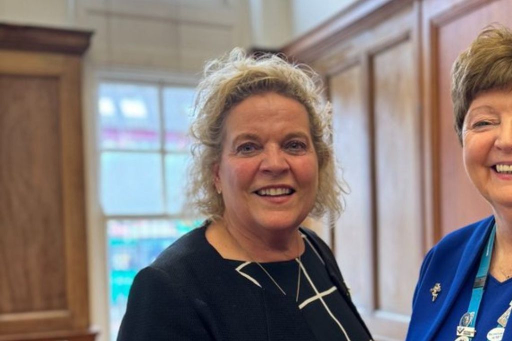 Chief nurse of UK’s largest NHS trust retires after 40-year career ...