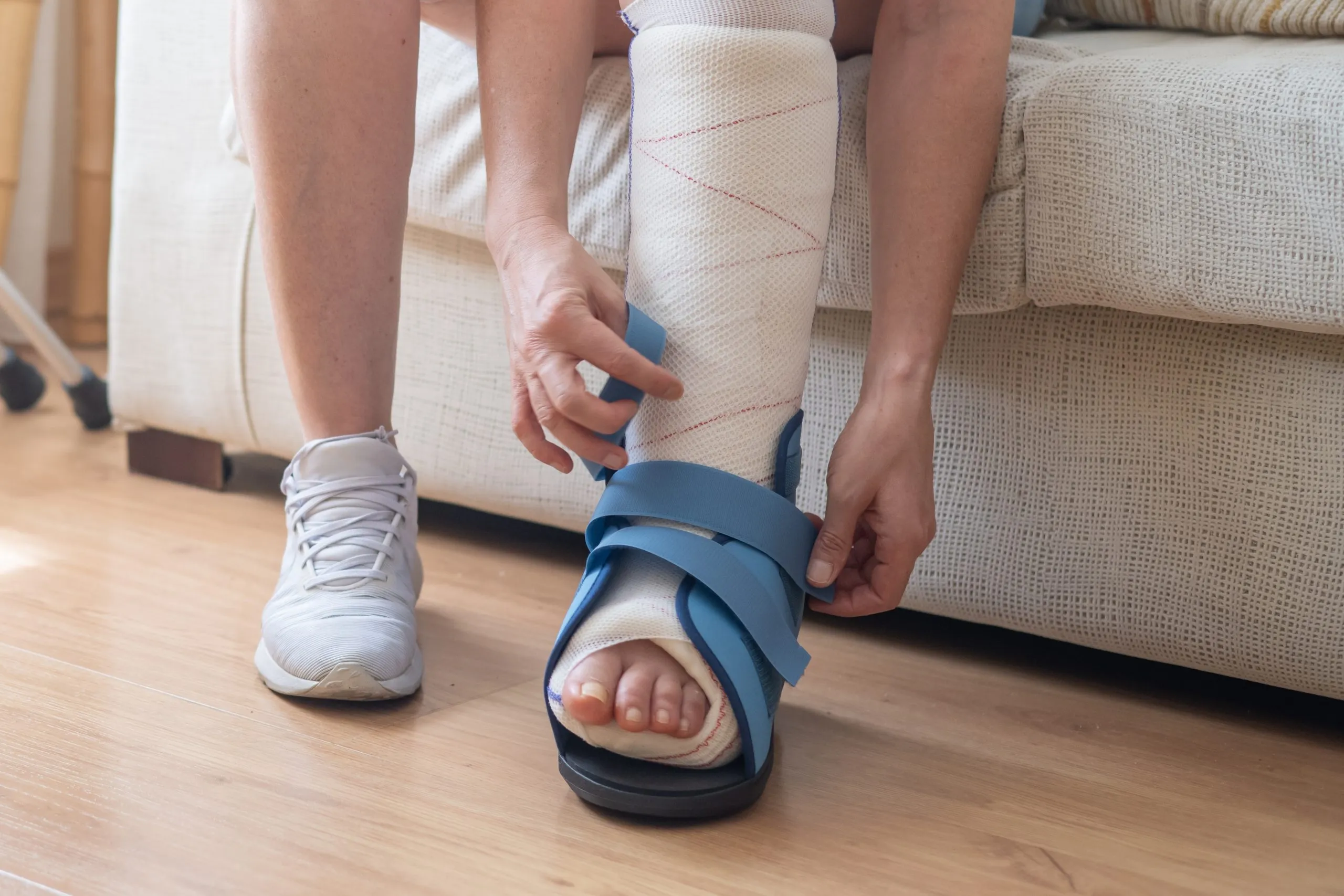 Six weeks in cast ‘no less effective’ than surgery for unstable ankle ...